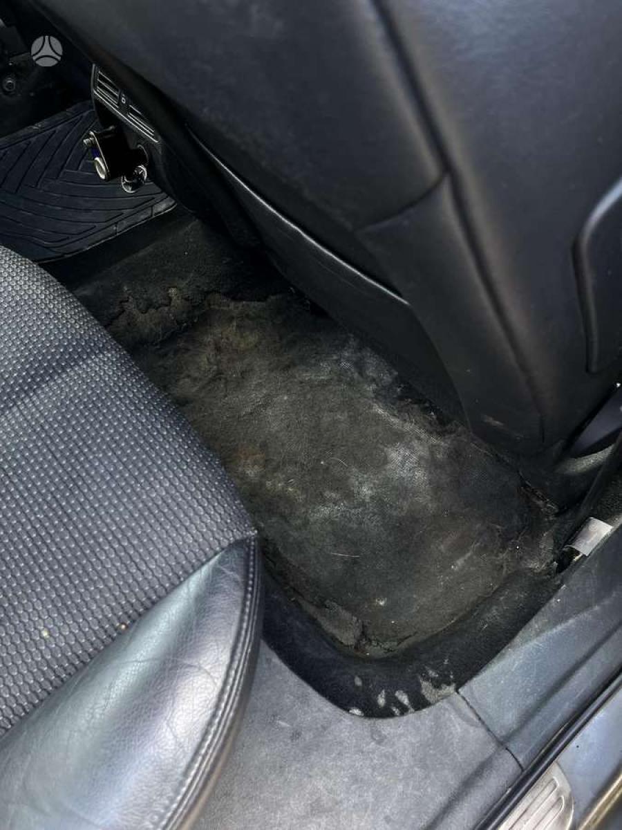 Grey Peugeot 407 2008 in Vilnius, with an engine capacity of 2.18 L and mileage of 261 thousand km for 950 €, photo 21 on AUTOMOTO.COM.LV
