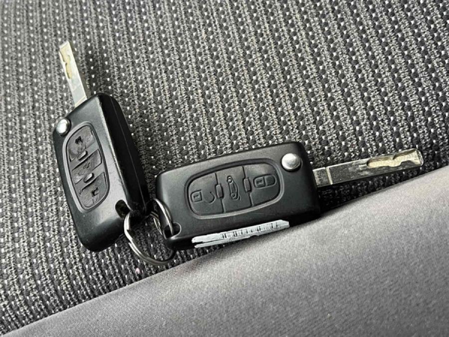 Pelēks Peugeot 407 2008 Narva, ar dzinēja tilpumu 2.00 L un nobraukumu 167 tūkst. km par 1499 €, foto 12 vietnē AUTOMOTO.COM.LV