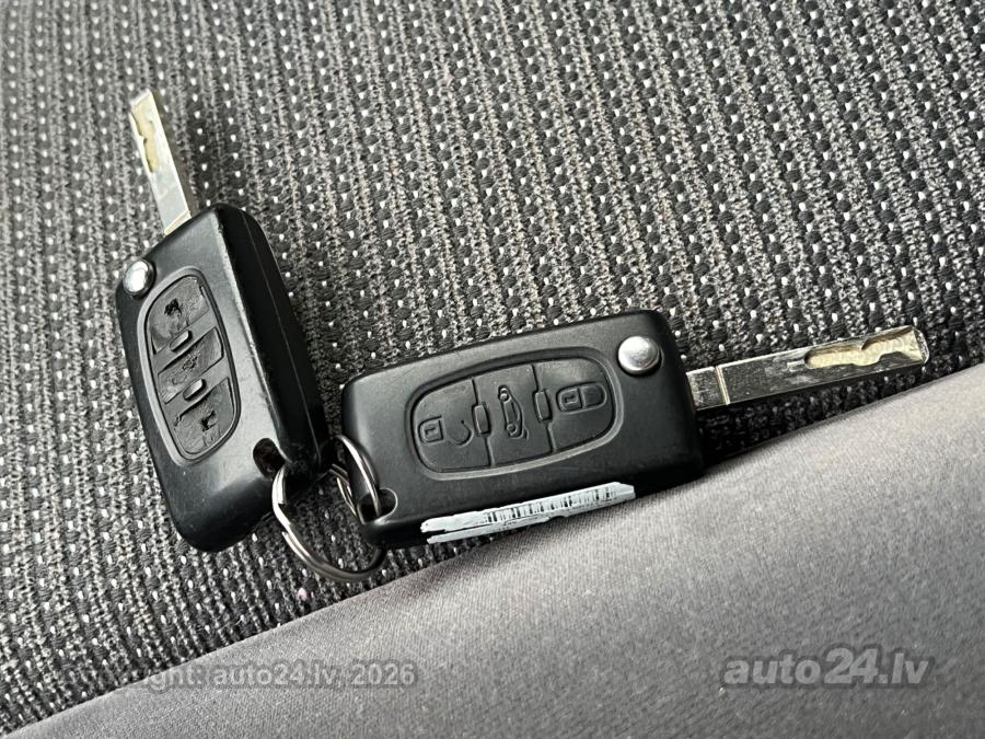 Pelēks Peugeot 407 2008 Narva, ar dzinēja tilpumu 2.00 L un nobraukumu 167 tūkst. km par 1499 €, foto 23 vietnē AUTOMOTO.COM.LV