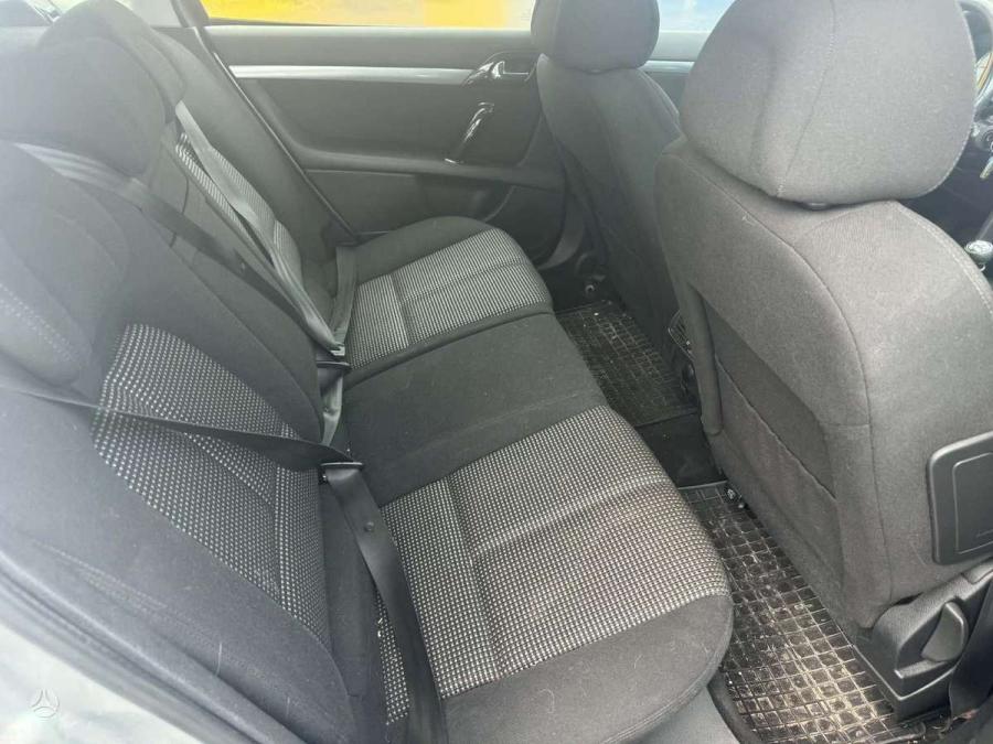 Grey Peugeot 407 2006 in Taurage, with an engine capacity of 2.00 L and mileage of 305 thousand km for 1280 €, photo 10 on AUTOMOTO.COM.LV