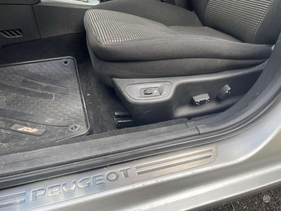 Grey Peugeot 407 2006 in Birzai, with an engine capacity of 2.00 L and mileage of 175 thousand km for 1200 €, photo 7 on AUTOMOTO.COM.LV