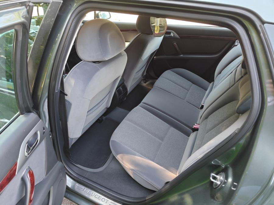 Pelēks Peugeot 407 2006 Tallina, ar dzinēja tilpumu 2.00 L un nobraukumu 108 tūkst. km par 2500 €, foto 13 vietnē AUTOMOTO.COM.LV