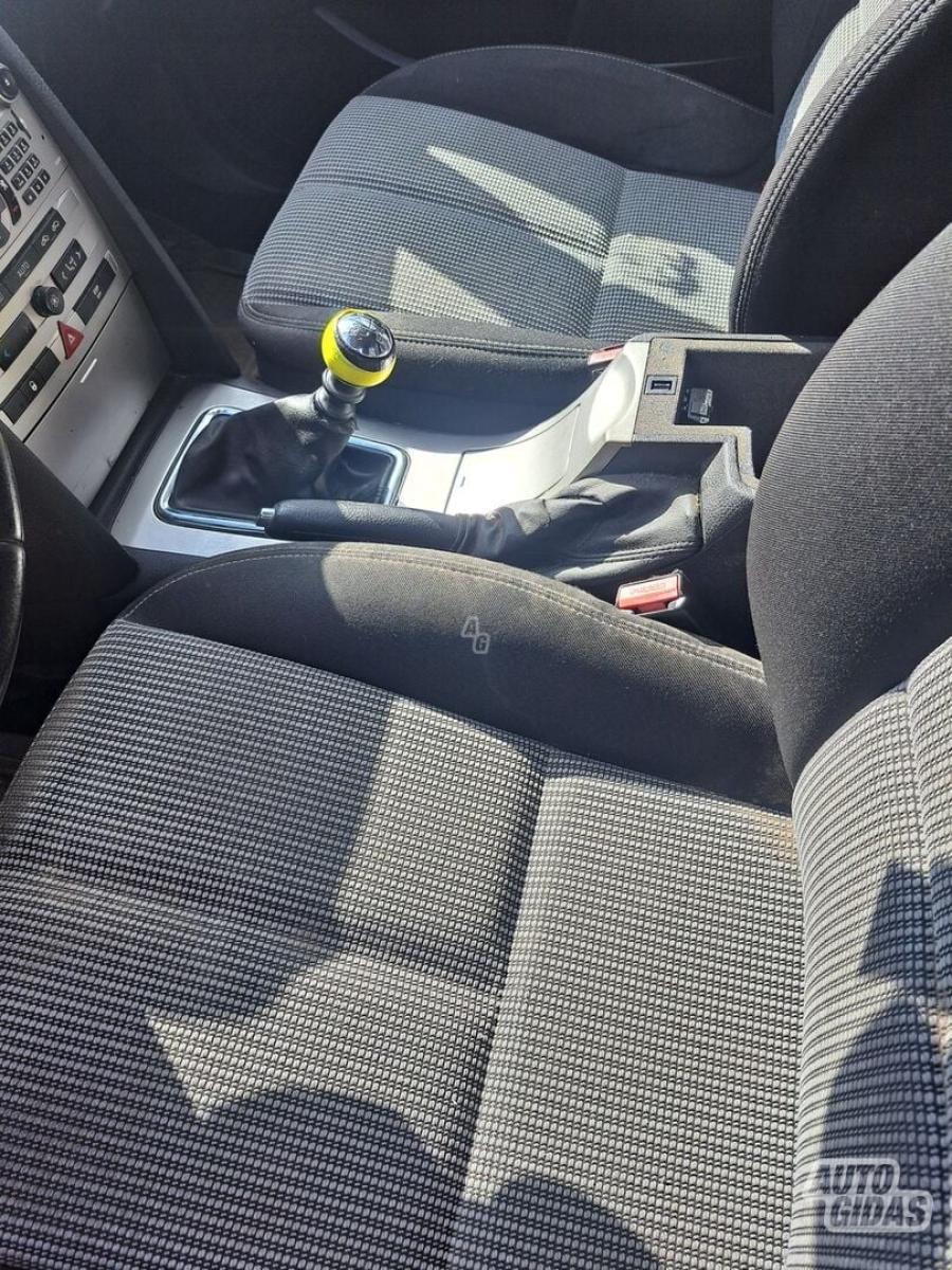 Peugeot 407 2008 in Radviliskis, with an engine capacity of 2.00 L and mileage of 324 thousand km for 850 €, photo 7 on AUTOMOTO.COM.LV
