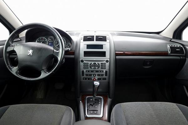 Red Peugeot 407 2006 in Tallinn, with an engine capacity of 2.00 L and mileage of 215 thousand km for 1399 €, photo 5 on AUTOMOTO.COM.LV