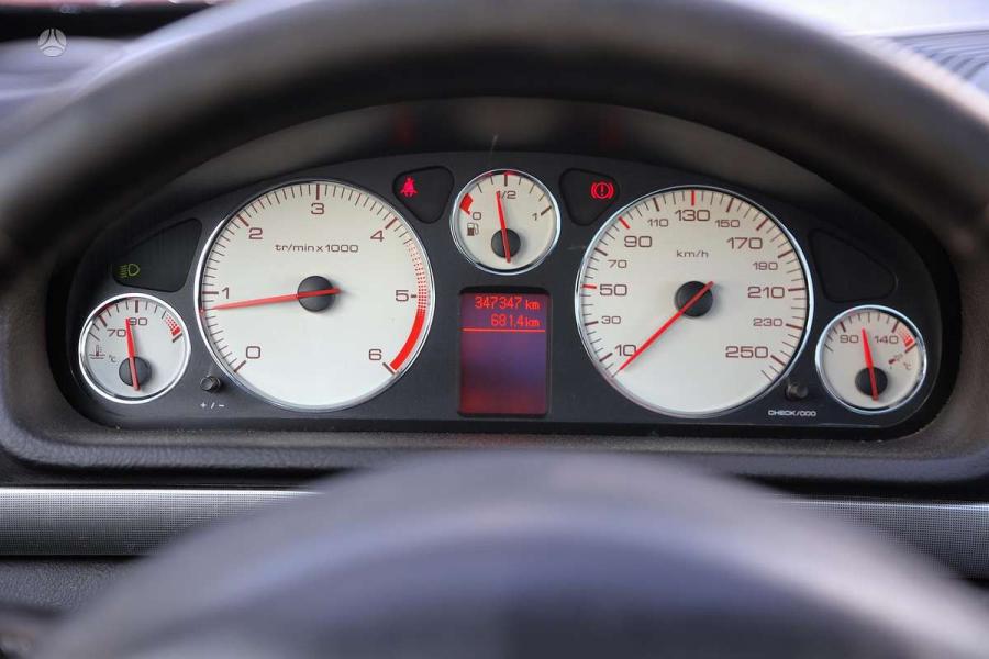 Red Peugeot 407 2007 in Vilnius, with an engine capacity of 2.18 L and mileage of 347 thousand km for 1150 €, photo 19 on AUTOMOTO.COM.LV