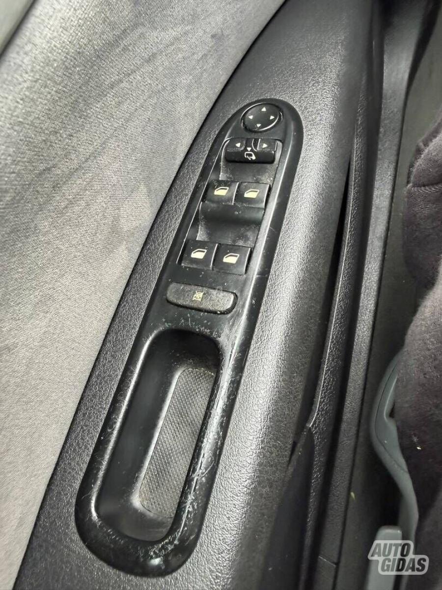 Peugeot 407 2005 Radviliškis, ar dzinēja tilpumu 2.00 L un nobraukumu 190 tūkst. km par 1300 €, foto 5 vietnē AUTOMOTO.COM.LV