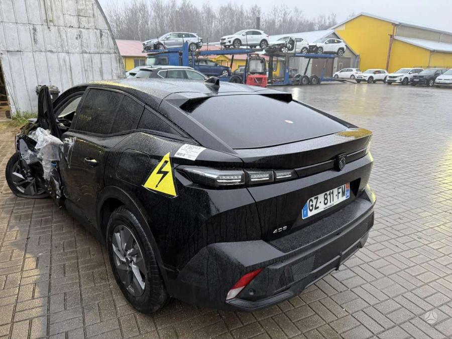 Black Peugeot 408 2024 in Kaunas, with an engine capacity of 1.60 L and mileage of 8 thousand km for 10300 €, photo 4 on AUTOMOTO.COM.LV