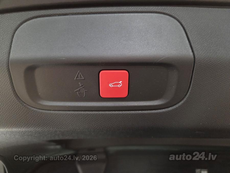 Melns Peugeot 408 2024 Tallina, ar dzinēja tilpumu 1.20 L un nobraukumu 45 tūkst. km par 26900 €, foto 22 vietnē AUTOMOTO.COM.LV