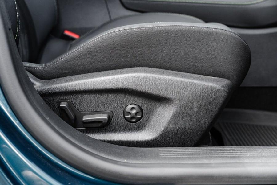 Zils Peugeot 408 2023 Rīga, ar dzinēja tilpumu 1.20 L un nobraukumu 55 tūkst. km par 22900 €, foto 8 vietnē AUTOMOTO.COM.LV