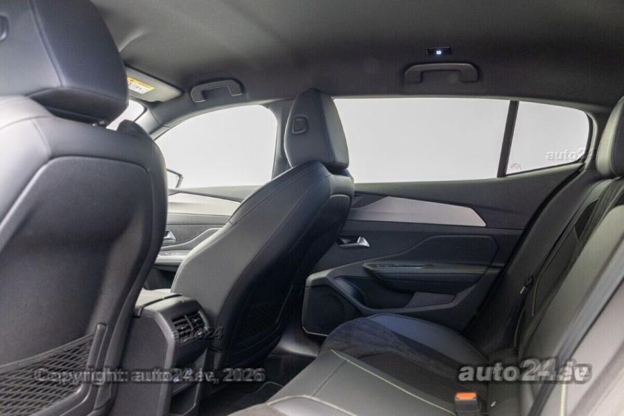 White Peugeot 408 2023 in Johvi, with an engine capacity of 1.20 L and mileage of 38 thousand km for 25000 €, photo 12 on AUTOMOTO.COM.LV