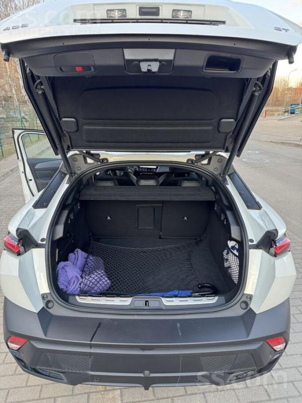 White Peugeot 408 2023 in Ogre, with an engine capacity of 1.20 L and mileage of 61 thousand km for 26500 €, photo 5 on AUTOMOTO.COM.LV