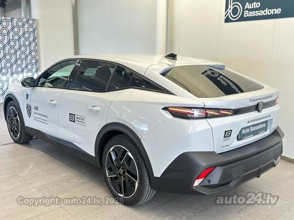 Balts Peugeot 408 2025 Tallina, ar dzinēja tilpumu 1.20 L un nobraukumu 3 tūkst. km par 33900 €, foto 4 vietnē AUTOMOTO.COM.LV