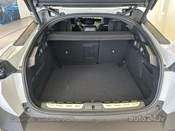 Balts Peugeot 408 2025 Tallina, ar dzinēja tilpumu 1.20 L un nobraukumu 3 tūkst. km par 33900 €, foto 6 vietnē AUTOMOTO.COM.LV
