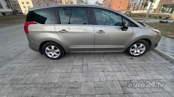 Smilšu krāsa Peugeot 5008 2014 Tallina, ar dzinēja tilpumu 1.60 L un nobraukumu 201 tūkst. km par 7300 €, foto 2 vietnē AUTOMOTO.COM.LV