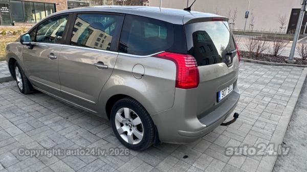 Smilšu krāsa Peugeot 5008 2014 Tallina, ar dzinēja tilpumu 1.60 L un nobraukumu 201 tūkst. km par 7300 €, foto 4 vietnē AUTOMOTO.COM.LV