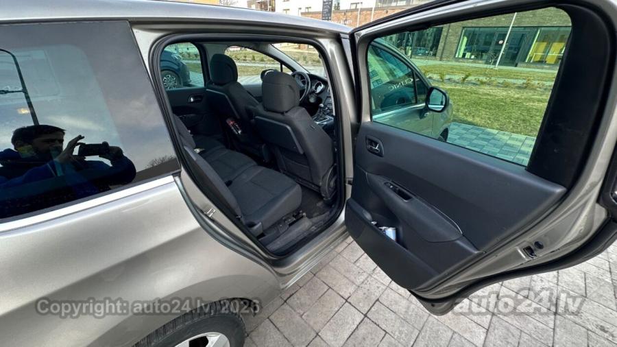Beige Peugeot 5008 2014 in Tallinn, with an engine capacity of 1.60 L and mileage of 201 thousand km for 7300 €, photo 13 on AUTOMOTO.COM.LV