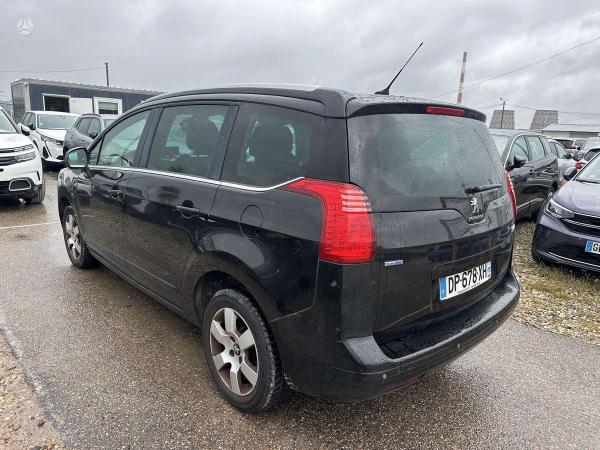 Black Peugeot 5008 2015 in Vilnius, with an engine capacity of 0.00 L and mileage of 143 thousand km for 6499 €, photo 4 on AUTOMOTO.COM.LV