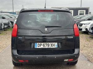 Black Peugeot 5008 2015 in Vilnius, with an engine capacity of 0.00 L and mileage of 143 thousand km for 6499 €, photo 6 on AUTOMOTO.COM.LV