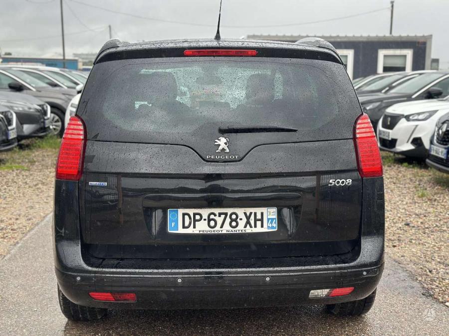 Black Peugeot 5008 2015 in Vilnius, with an engine capacity of 0.00 L and mileage of 143 thousand km for 6499 €, photo 6 on AUTOMOTO.COM.LV