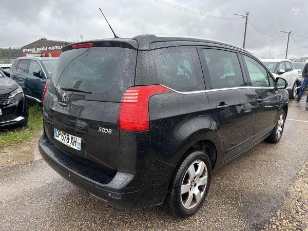 Black Peugeot 5008 2015 in Vilnius, with an engine capacity of 0.00 L and mileage of 143 thousand km for 6499 €, photo 6 on AUTOMOTO.COM.LV
