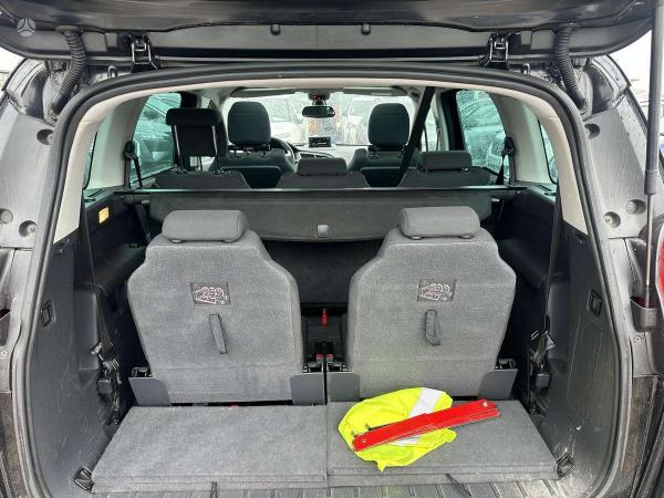 Black Peugeot 5008 2015 in Vilnius, with an engine capacity of 0.00 L and mileage of 143 thousand km for 6499 €, photo 7 on AUTOMOTO.COM.LV