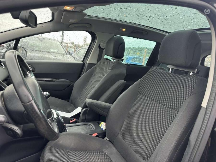Black Peugeot 5008 2015 in Vilnius, with an engine capacity of 0.00 L and mileage of 143 thousand km for 6499 €, photo 10 on AUTOMOTO.COM.LV