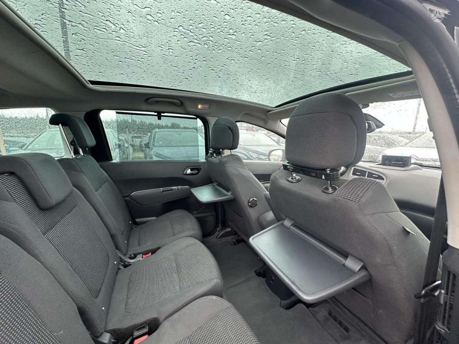 Black Peugeot 5008 2015 in Vilnius, with an engine capacity of 0.00 L and mileage of 143 thousand km for 6499 €, photo 18 on AUTOMOTO.COM.LV