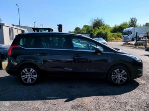 Black Peugeot 5008 2016 in Vilnius, with an engine capacity of 1.56 L and mileage of 165 thousand km for 8470 €, photo 4 on AUTOMOTO.COM.LV