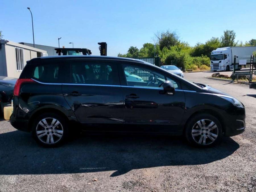 Black Peugeot 5008 2016 in Vilnius, with an engine capacity of 1.56 L and mileage of 165 thousand km for 8470 €, photo 4 on AUTOMOTO.COM.LV