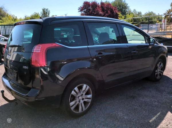 Black Peugeot 5008 2016 in Vilnius, with an engine capacity of 1.56 L and mileage of 165 thousand km for 8470 €, photo 4 on AUTOMOTO.COM.LV