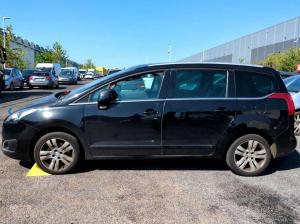 Black Peugeot 5008 2016 in Vilnius, with an engine capacity of 1.56 L and mileage of 165 thousand km for 8470 €, photo 7 on AUTOMOTO.COM.LV