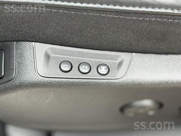 Black Peugeot 5008 2017 in Riga, with an engine capacity of 1.60 L and mileage of 234 thousand km for 14300 €, photo 8 on AUTOMOTO.COM.LV
