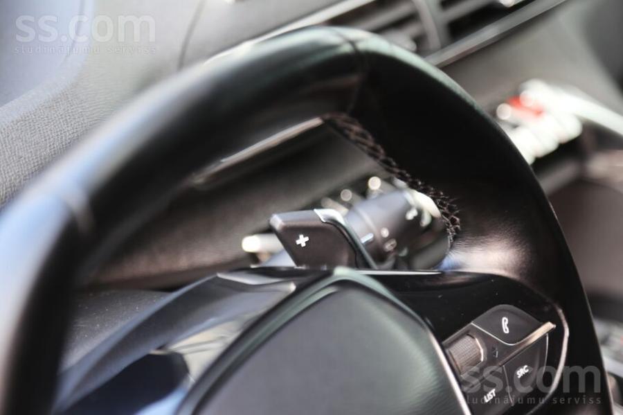 Black Peugeot 5008 2017 in Riga, with an engine capacity of 1.60 L and mileage of 104 thousand km for 13990 €, photo 13 on AUTOMOTO.COM.LV