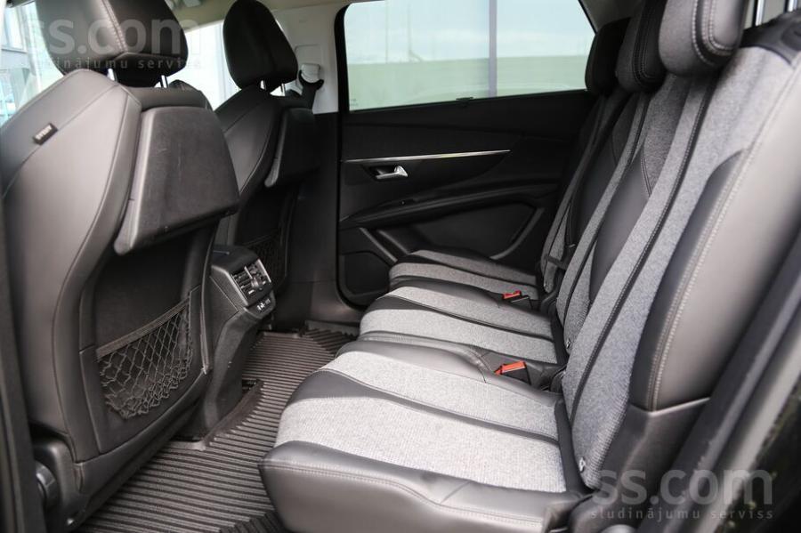 Black Peugeot 5008 2017 in Riga, with an engine capacity of 1.60 L and mileage of 104 thousand km for 13990 €, photo 9 on AUTOMOTO.COM.LV