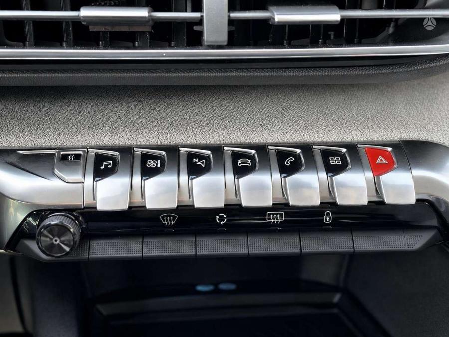 Black Peugeot 5008 2017 in Taurage, with an engine capacity of 1.20 L and mileage of 159 thousand km for 9800 €, photo 29 on AUTOMOTO.COM.LV