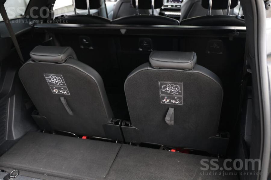 Black Peugeot 5008 2017 in Tukums, with an engine capacity of 2.00 L and mileage of 242 thousand km for 15900 €, photo 10 on AUTOMOTO.COM.LV