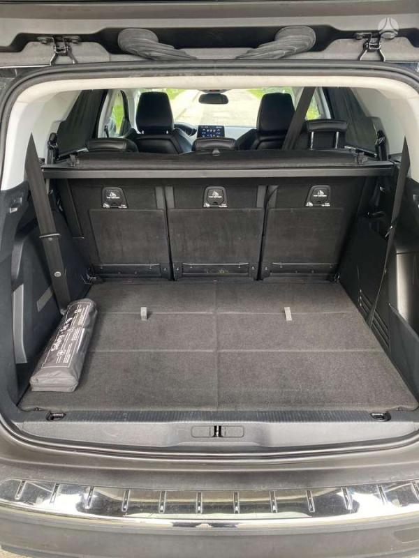 Black Peugeot 5008 2017 in Taurage, with an engine capacity of 1.20 L and mileage of 87 thousand km for 9499 €, photo 9 on AUTOMOTO.COM.LV