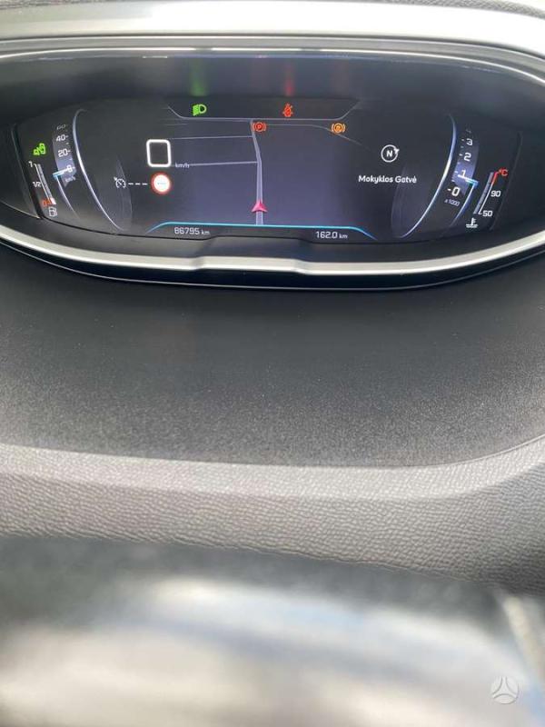 Black Peugeot 5008 2017 in Taurage, with an engine capacity of 1.20 L and mileage of 87 thousand km for 9499 €, photo 11 on AUTOMOTO.COM.LV