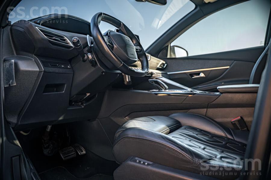 Black Peugeot 5008 2017 in Riga, with an engine capacity of 1.60 L and mileage of 234 thousand km for 13890 €, photo 8 on AUTOMOTO.COM.LV