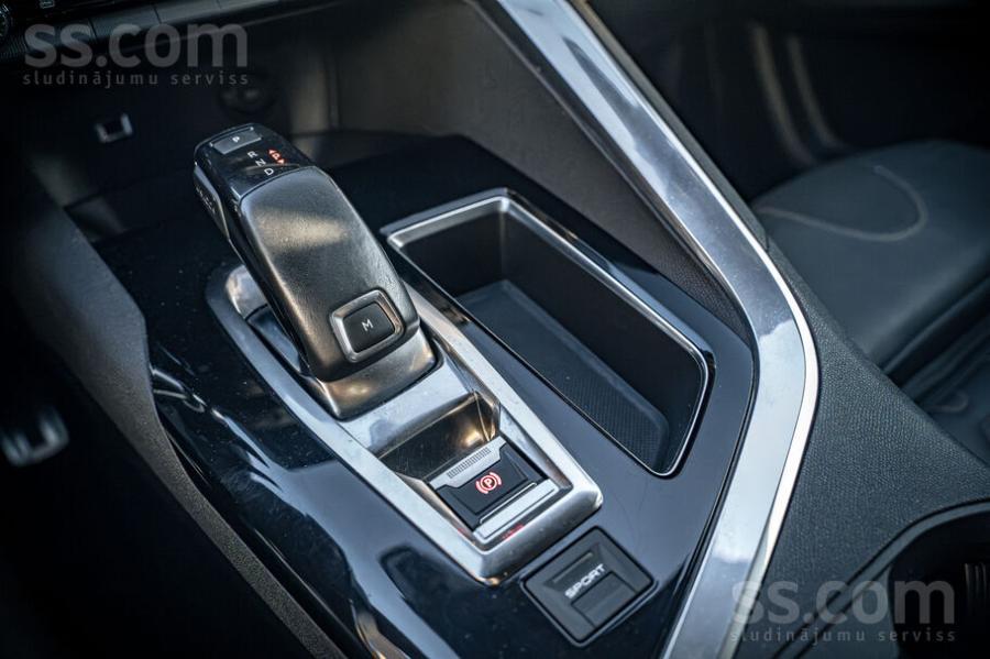 Black Peugeot 5008 2017 in Riga, with an engine capacity of 1.60 L and mileage of 234 thousand km for 13890 €, photo 21 on AUTOMOTO.COM.LV