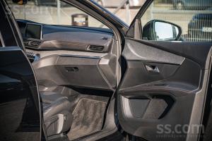 Black Peugeot 5008 2017 in Riga, with an engine capacity of 1.60 L and mileage of 234 thousand km for 13890 €, photo 26 on AUTOMOTO.COM.LV