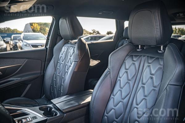 Black Peugeot 5008 2017 in Riga, with an engine capacity of 1.60 L and mileage of 234 thousand km for 13890 €, photo 10 on AUTOMOTO.COM.LV