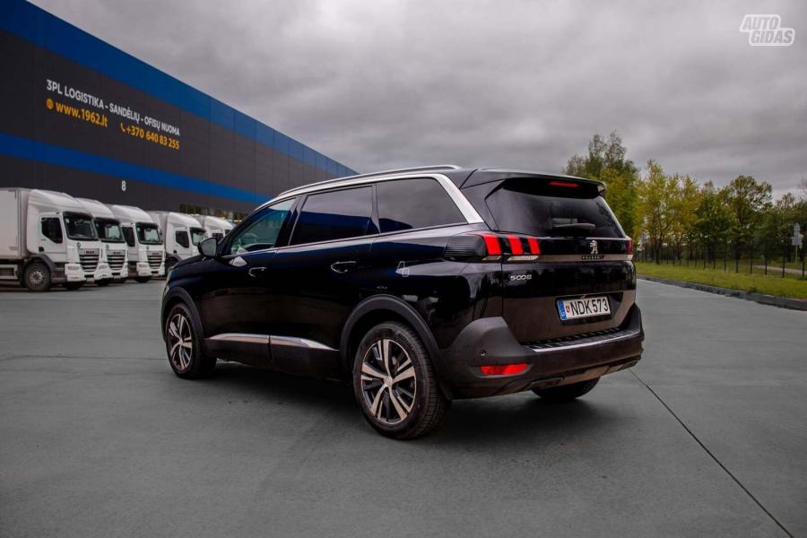 Melns Peugeot 5008 2018 Panevēža, ar dzinēja tilpumu 1.50 L un nobraukumu 205 tūkst. km par 14199 €, foto 3 vietnē AUTOMOTO.COM.LV