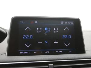 Black Peugeot 5008 2018 in Vilnius, with an engine capacity of 2.00 L and mileage of 279 thousand km for 14399 €, photo 21 on AUTOMOTO.COM.LV