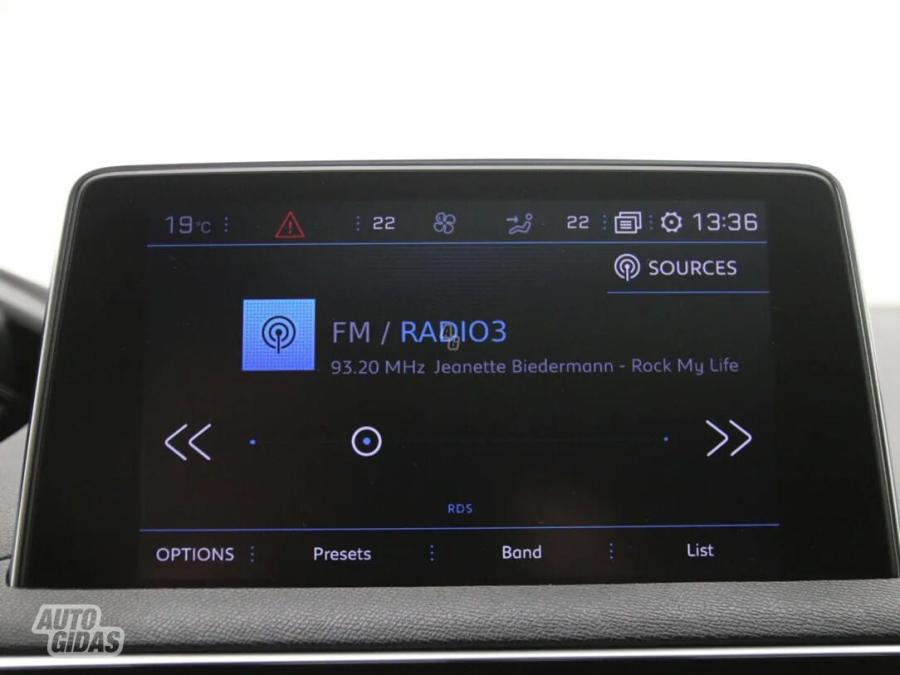 Black Peugeot 5008 2018 in Vilnius, with an engine capacity of 2.00 L and mileage of 279 thousand km for 14399 €, photo 23 on AUTOMOTO.COM.LV