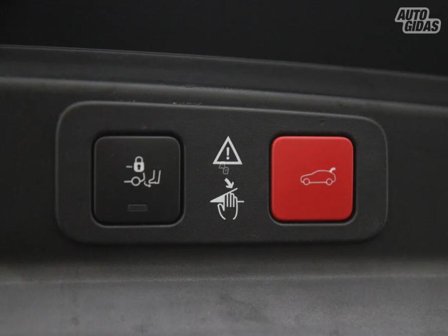 Black Peugeot 5008 2018 in Vilnius, with an engine capacity of 2.00 L and mileage of 279 thousand km for 14399 €, photo 38 on AUTOMOTO.COM.LV