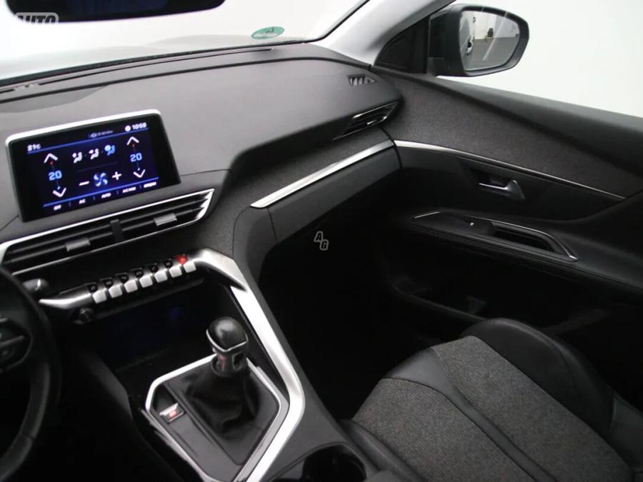 Black Peugeot 5008 2018 in Vilnius, with an engine capacity of 1.60 L and mileage of 235 thousand km for 12399 €, photo 23 on AUTOMOTO.COM.LV