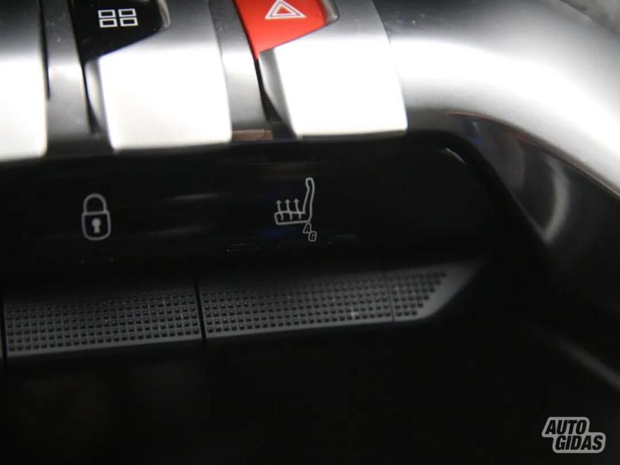 Black Peugeot 5008 2018 in Vilnius, with an engine capacity of 1.60 L and mileage of 235 thousand km for 12399 €, photo 31 on AUTOMOTO.COM.LV