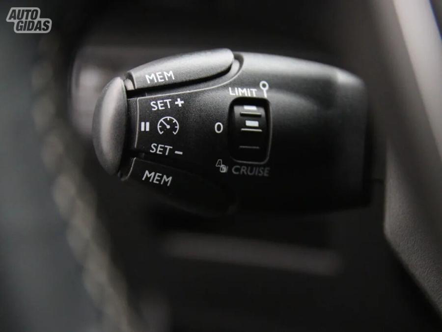 Black Peugeot 5008 2018 in Vilnius, with an engine capacity of 1.60 L and mileage of 235 thousand km for 12399 €, photo 32 on AUTOMOTO.COM.LV