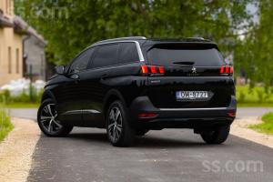 Black Peugeot 5008 2018 in Jelgava, with an engine capacity of 1.20 L and mileage of 125 thousand km for 10750 €, photo 5 on AUTOMOTO.COM.LV